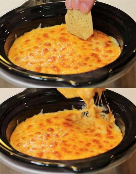 Slow Cooker Buffalo Chicken Dip with Cream Cheese
